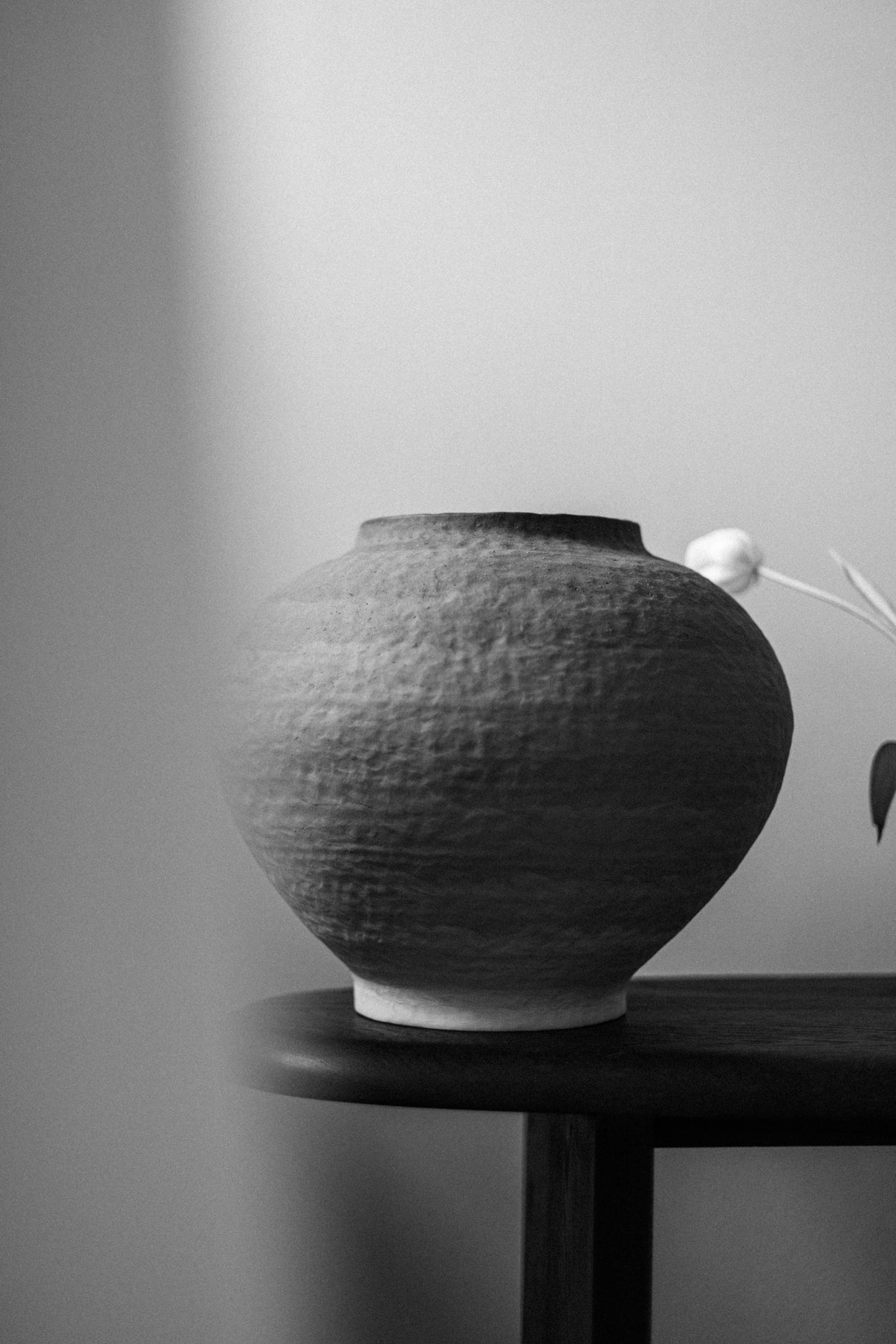 Moon Jar by ShinHyeok Ha – FLOW GALLERY
